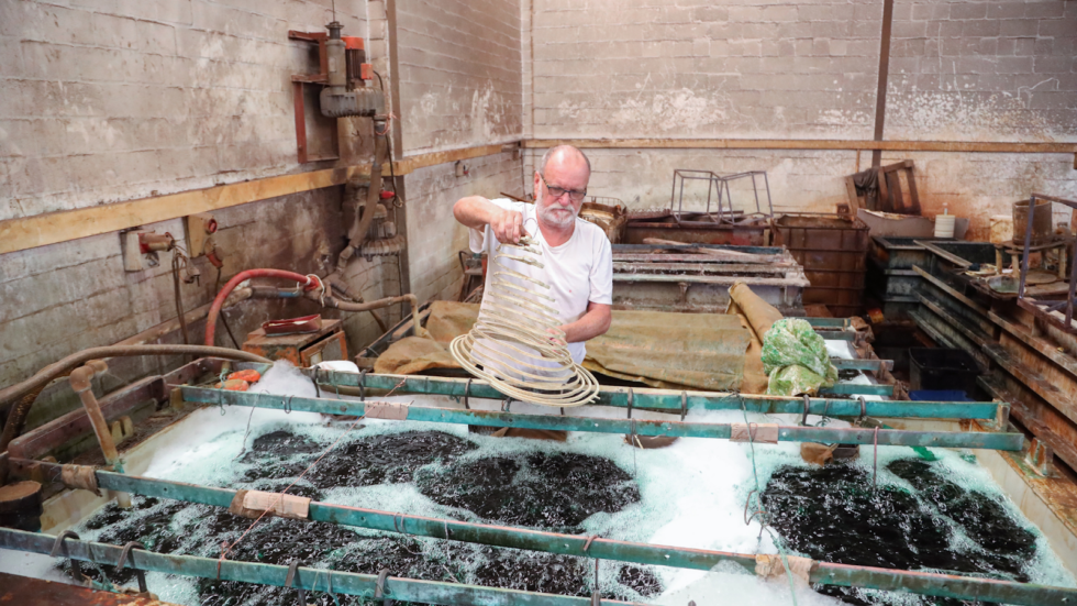 What is Electroplating? A Guide to Metal Deposition - Valence